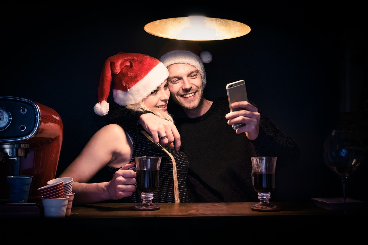 Mangler du en date til julefrokosten? - Danske Julesange